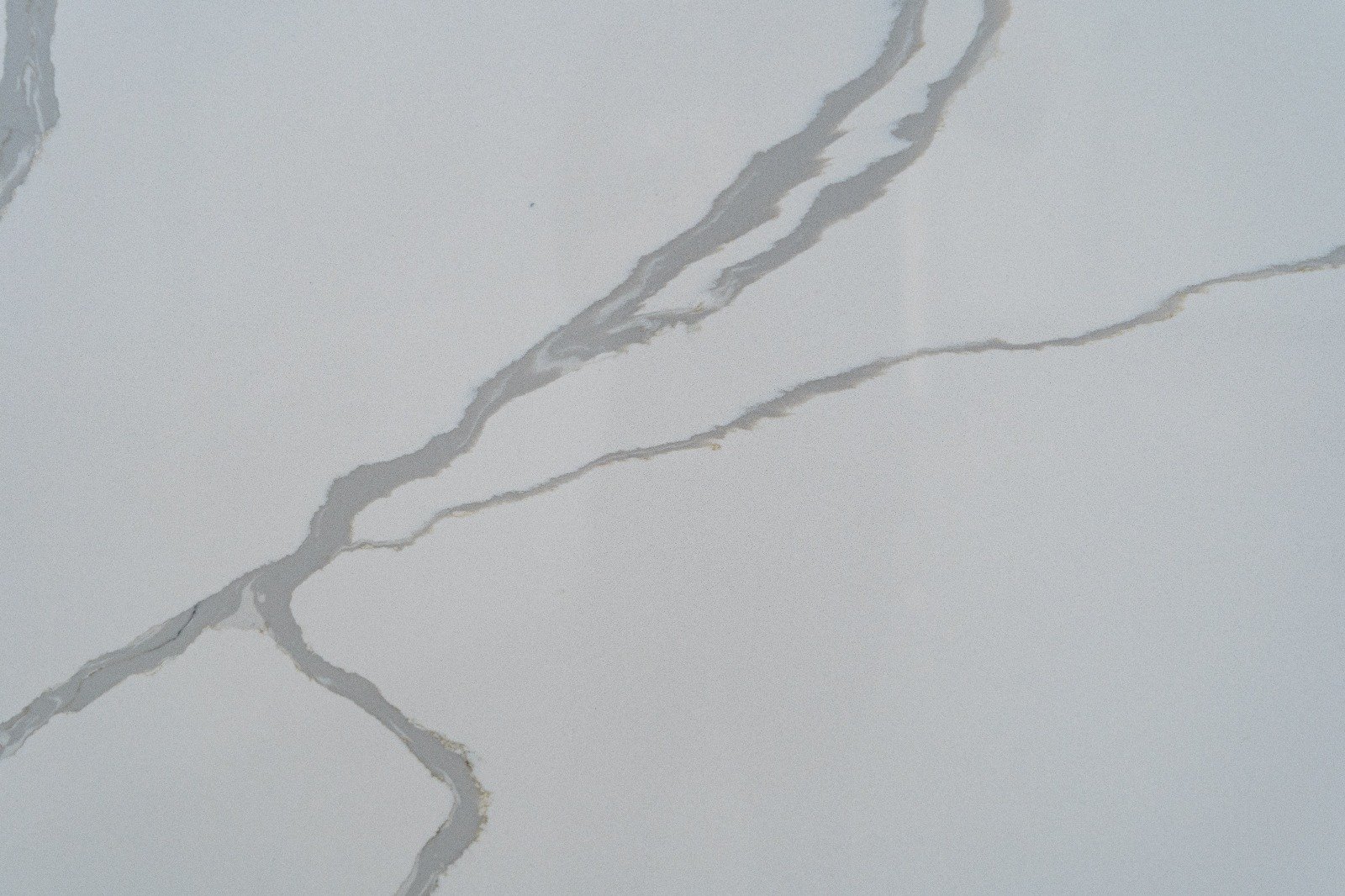 Statuario Bromio Surface | Stylish Quartz for Modern Spaces